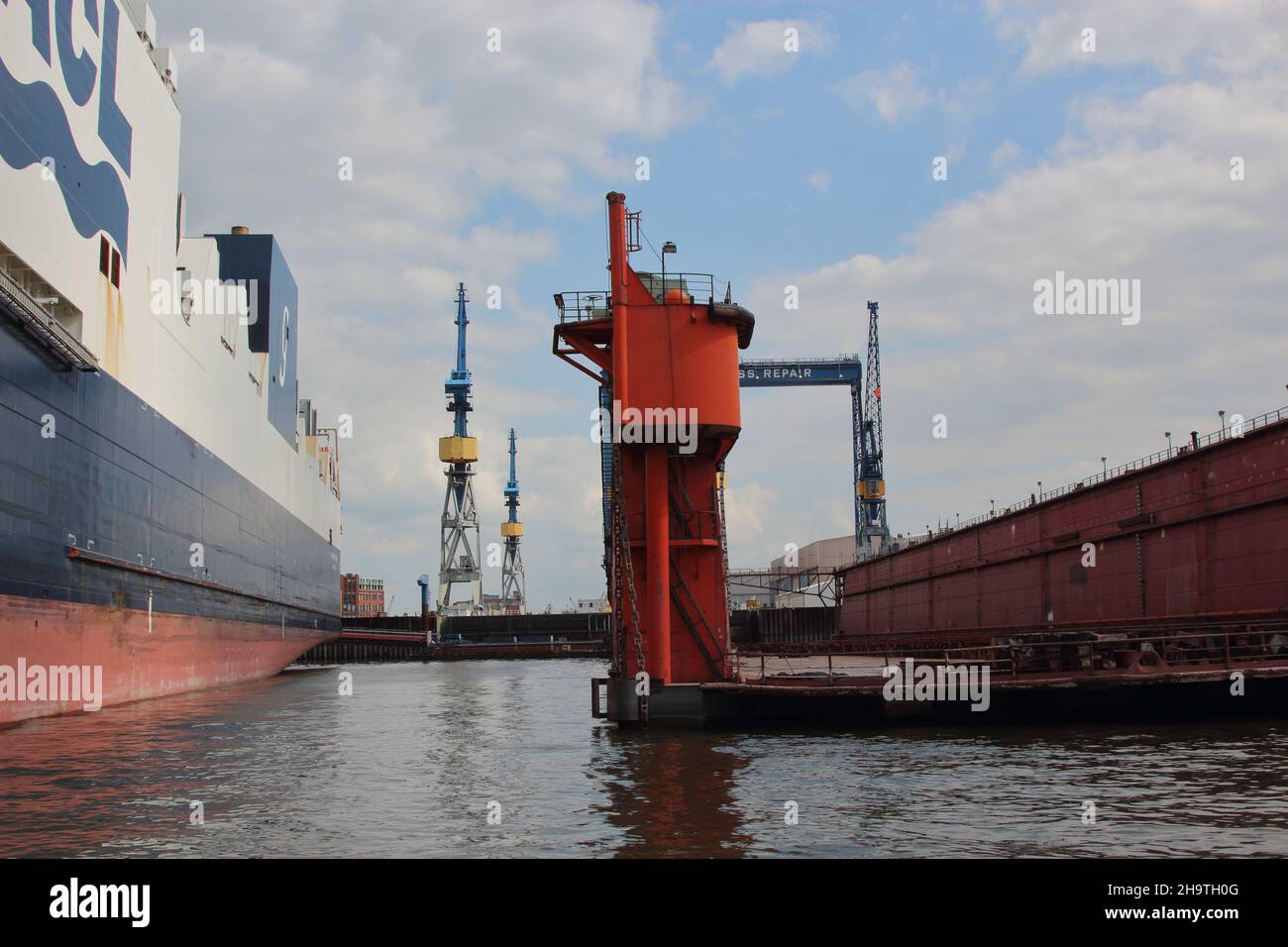 Hamburg Hafen - Dock / Hamburg Harbour - Dock Stock Photo - Alamy