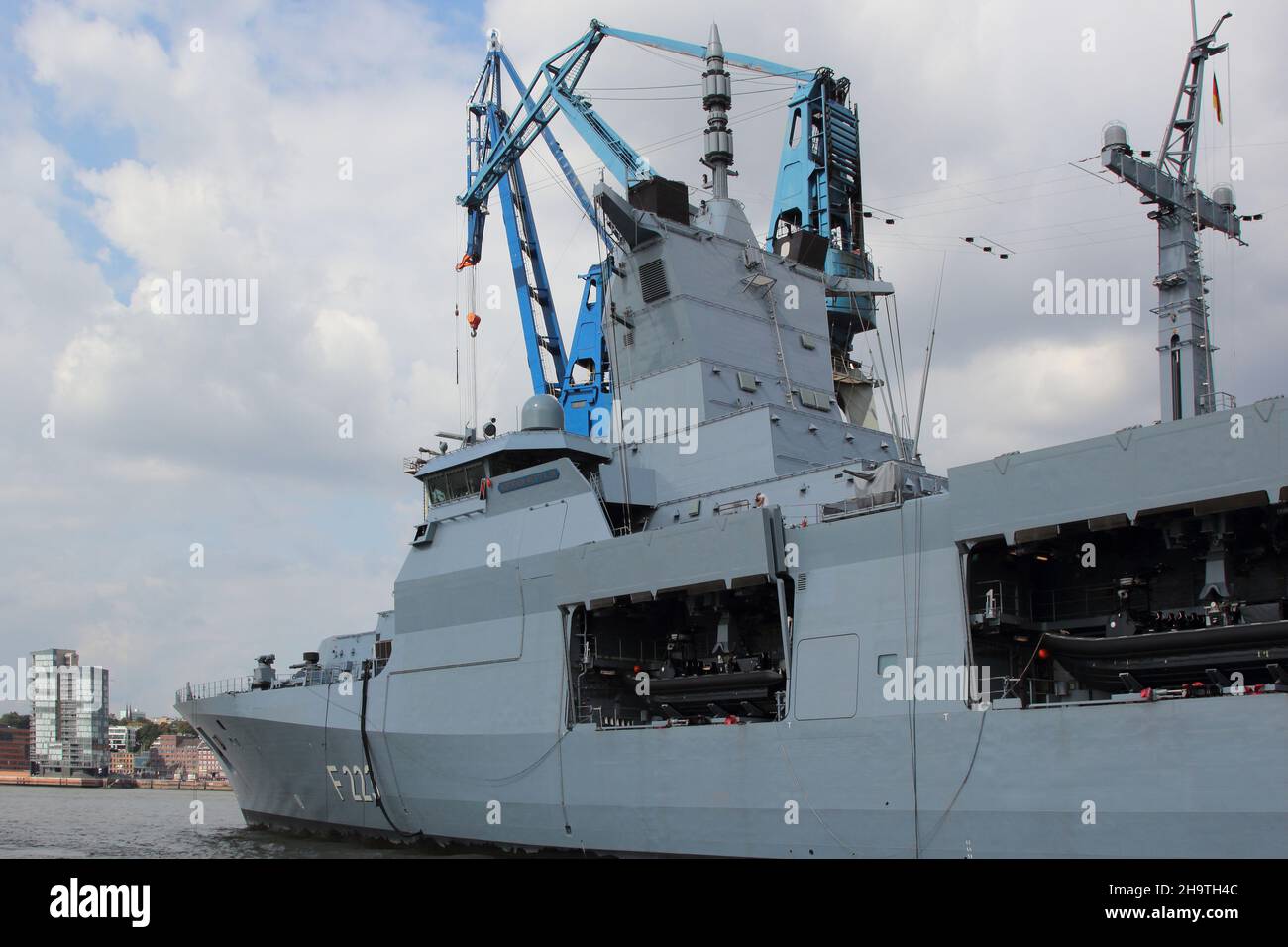 Hamburg Hafen - Fregatte F223 / Hamburg Harbour - Frigate F223 Stock ...