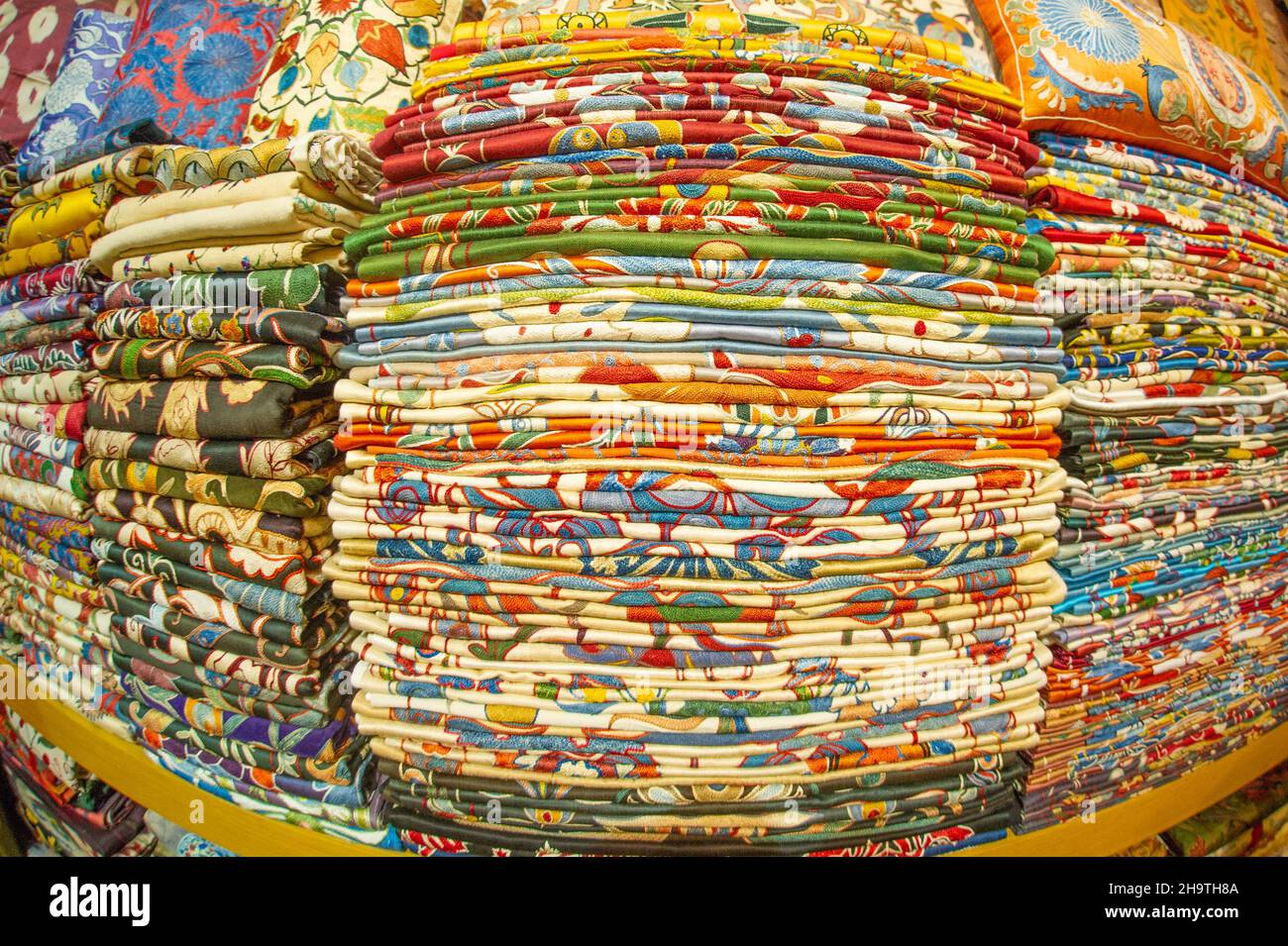 Fabric shop in Turkish bazaar Stock Photo - Alamy