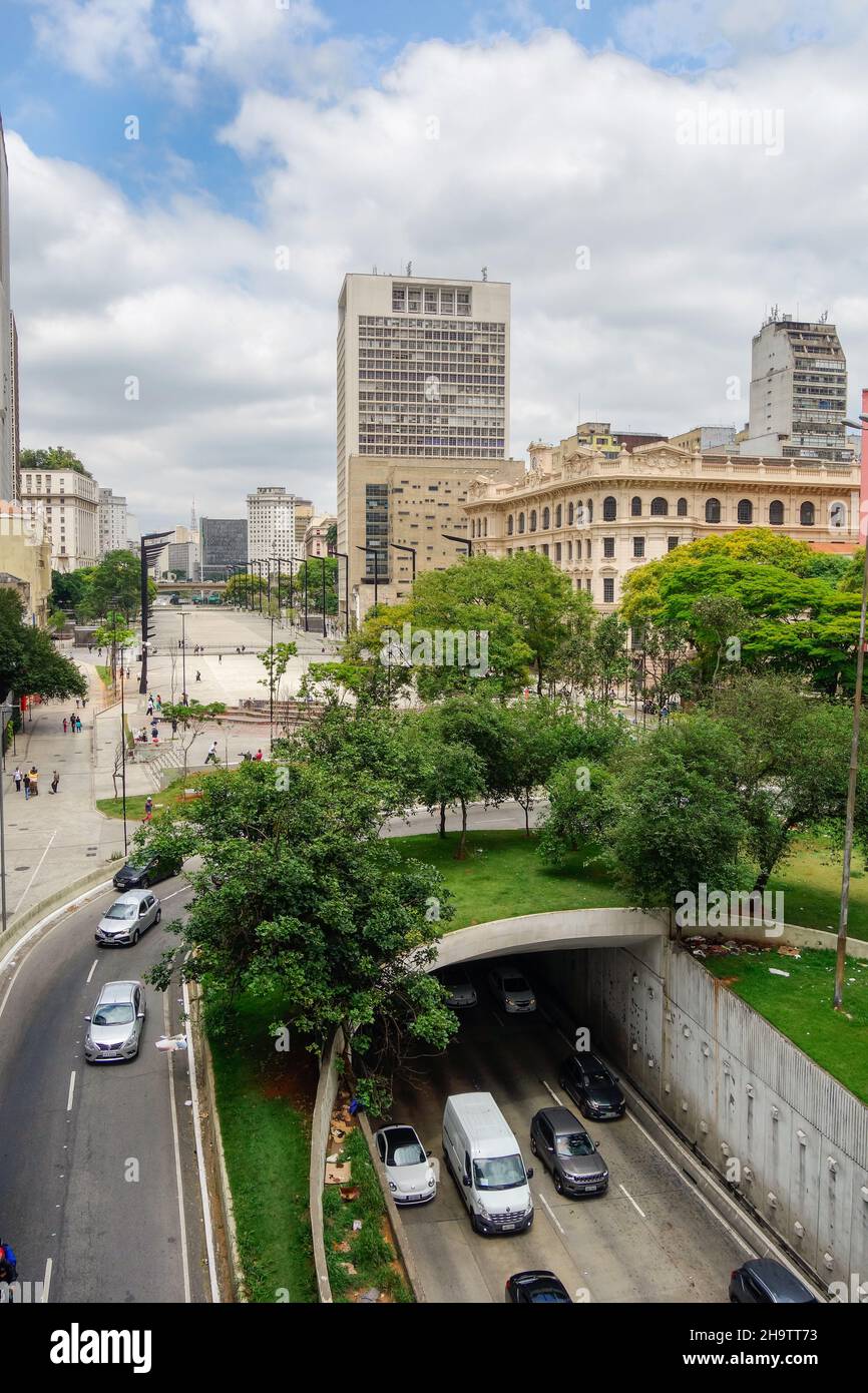Anhangabau valley valley anhangabau hi-res stock photography and images ...