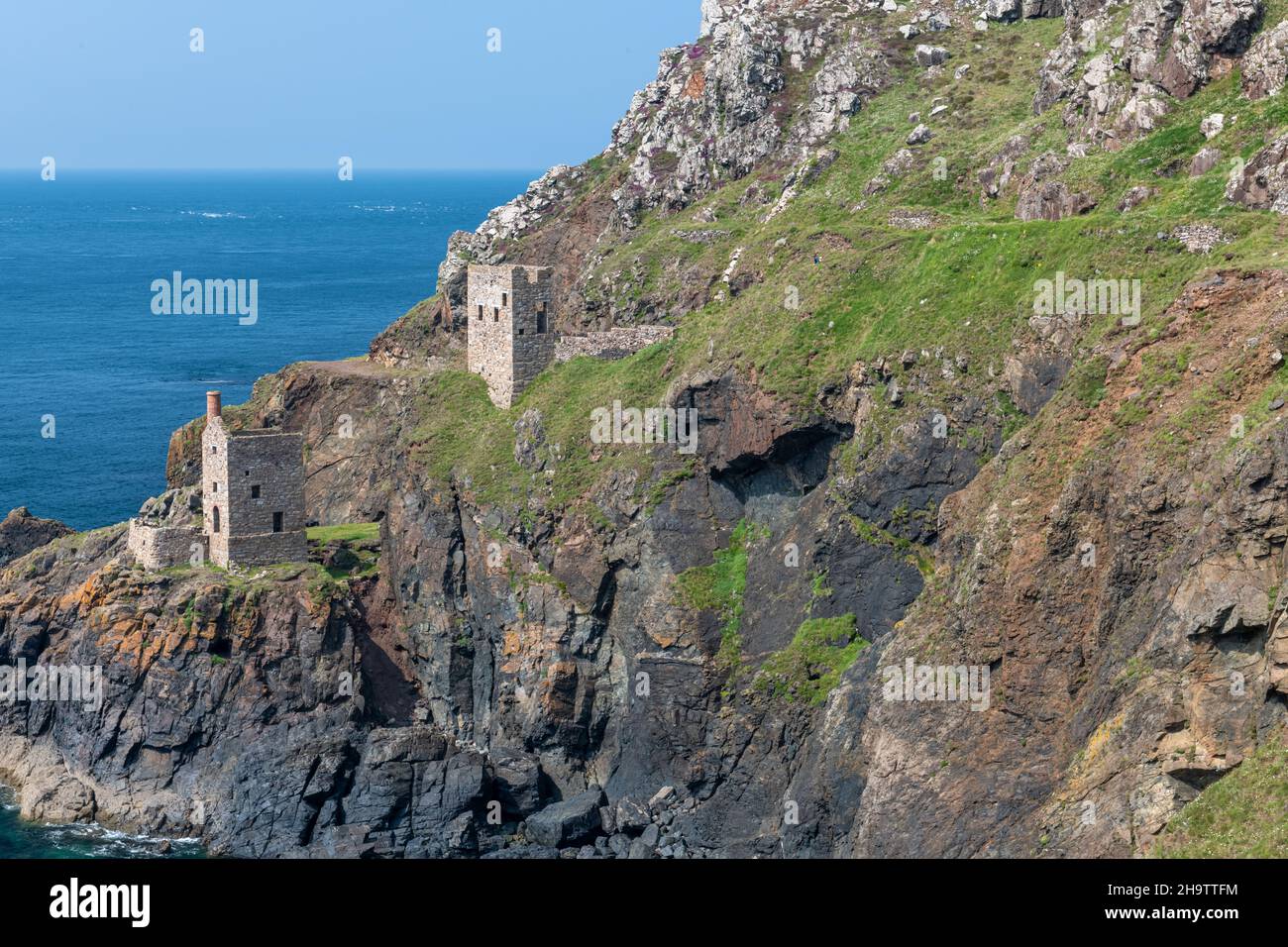 The engine houses at the Crowns mine at Botallack mine in Cornwall ...