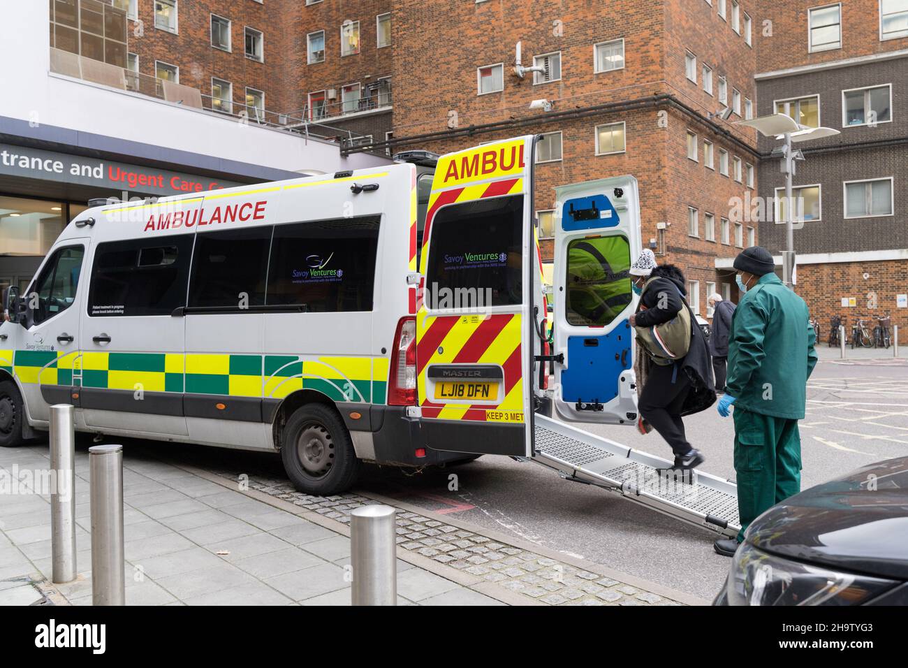 Ambulance queuing hi-res stock photography and images - Alamy