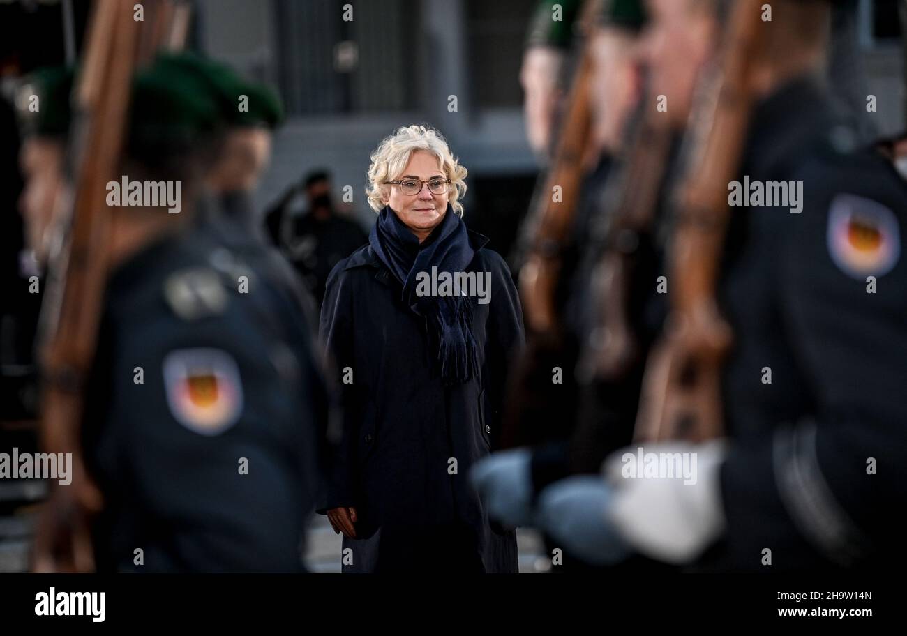 Berlin, Germany. 08th Dec, 2021. Christine Lambrecht (SPD), Minister of ...