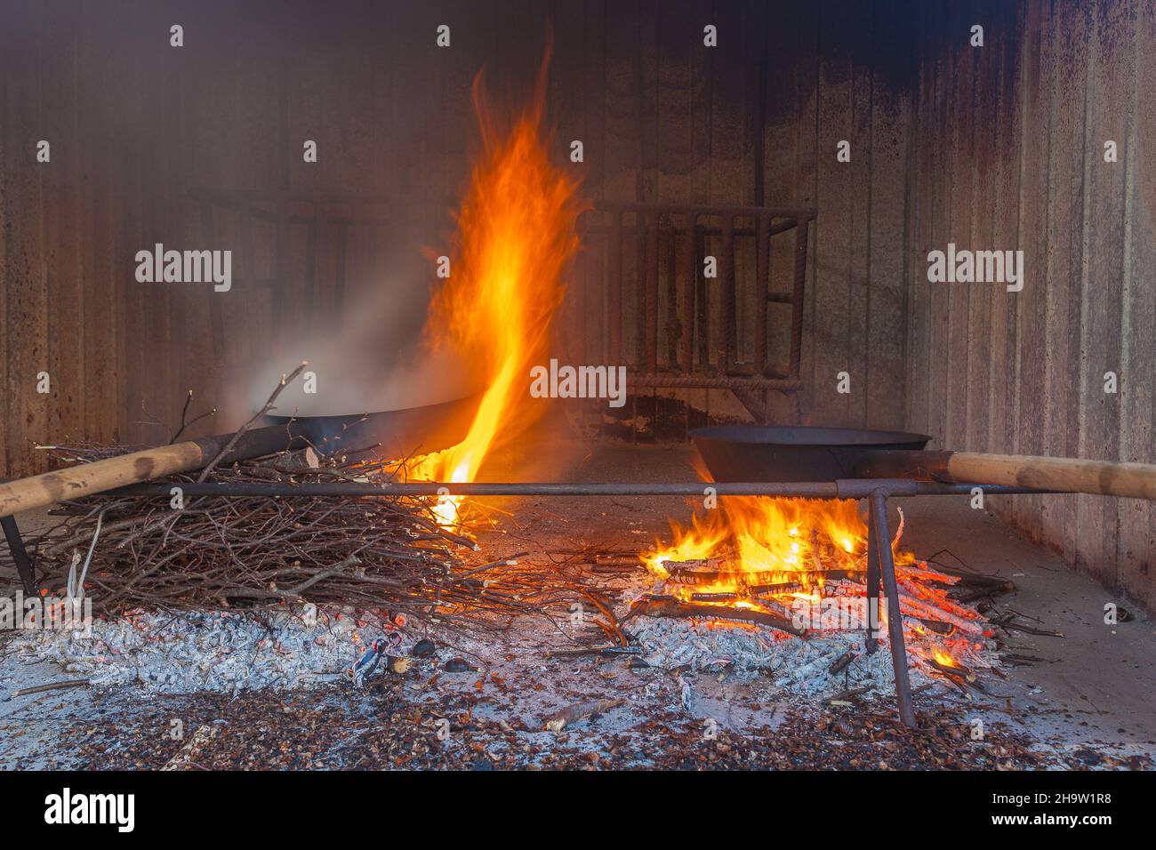 Traditional campfire snack hi-res stock photography and images - Alamy