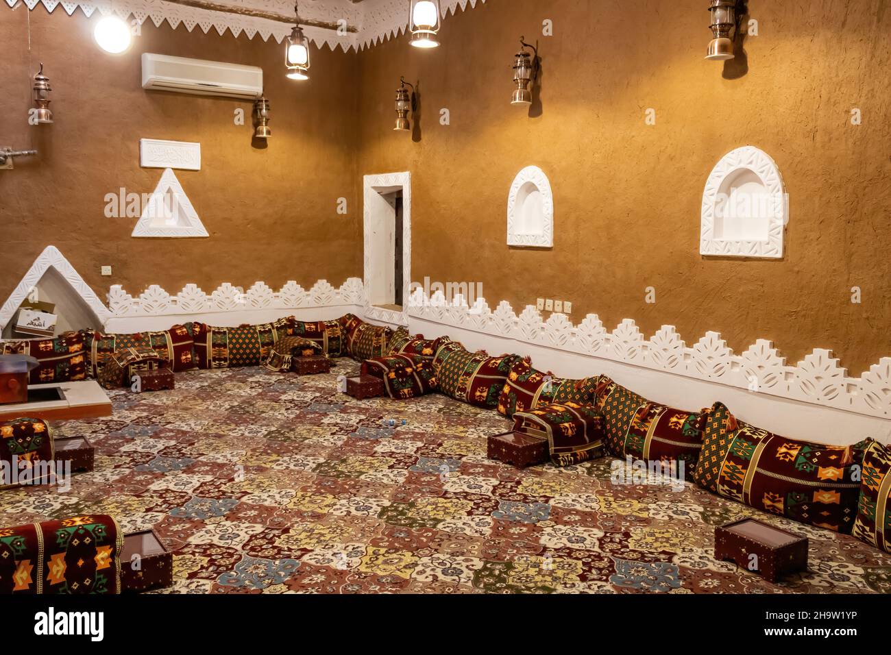 Mud house interior hi-res stock photography and images - Alamy