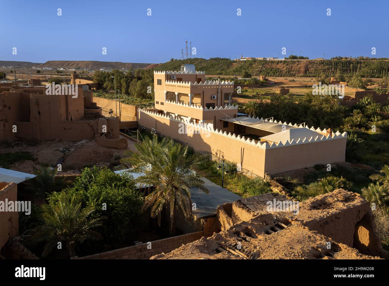 Traditional arab palm house hi-res stock photography and images - Alamy