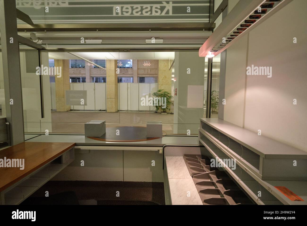 Cash registers hi-res stock photography and images - Alamy