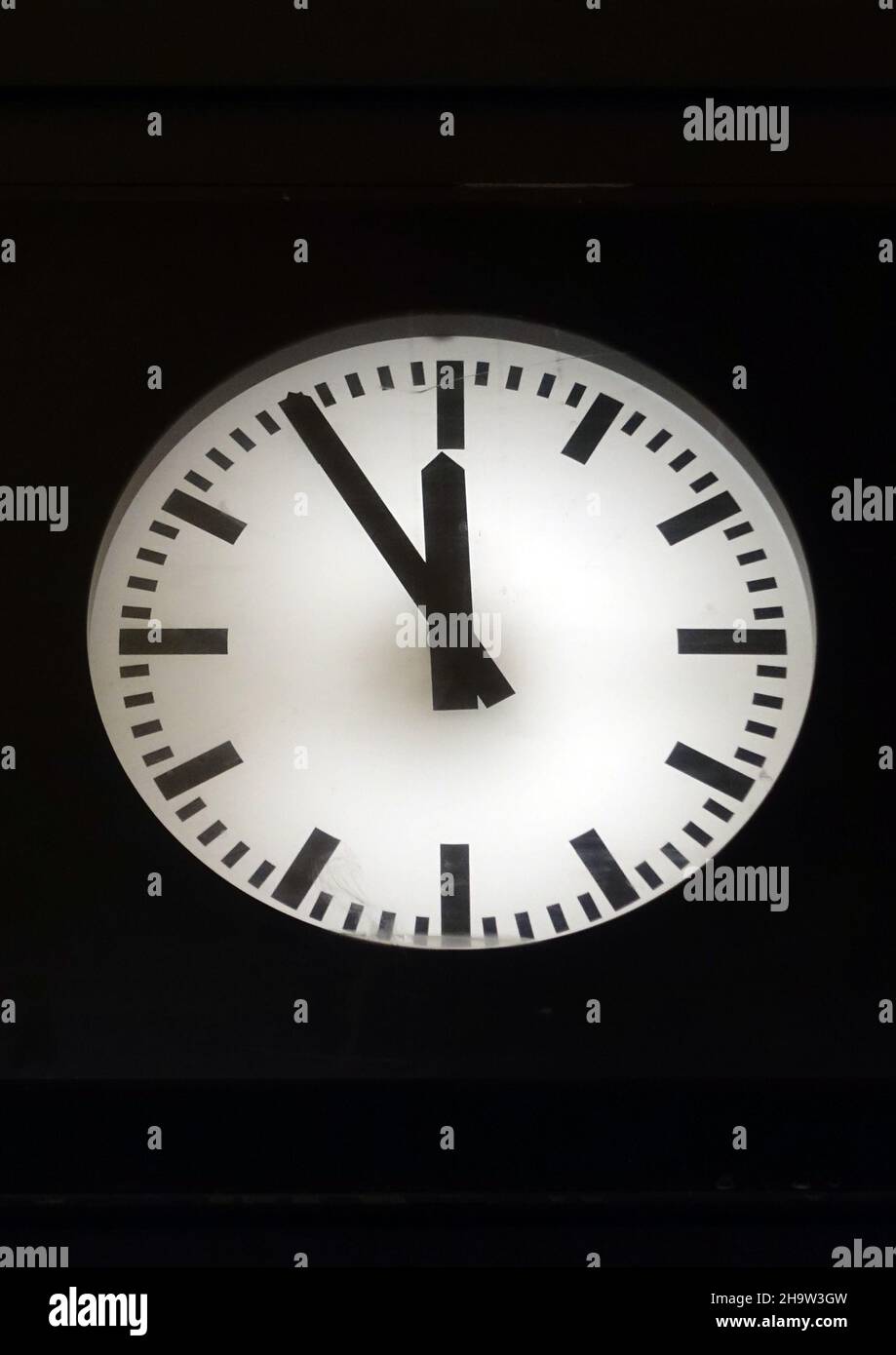 "06.07.2021, Germany, , Berlin - Clock shows five minutes to twelve ...