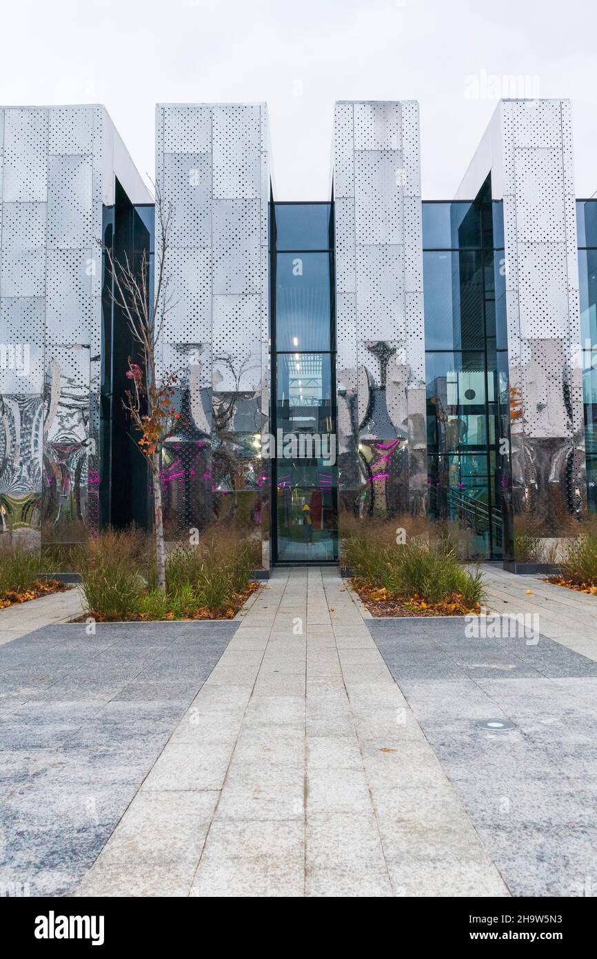 Modern Architecture High-Tech Mirror Columns Landscape geometry lines ...