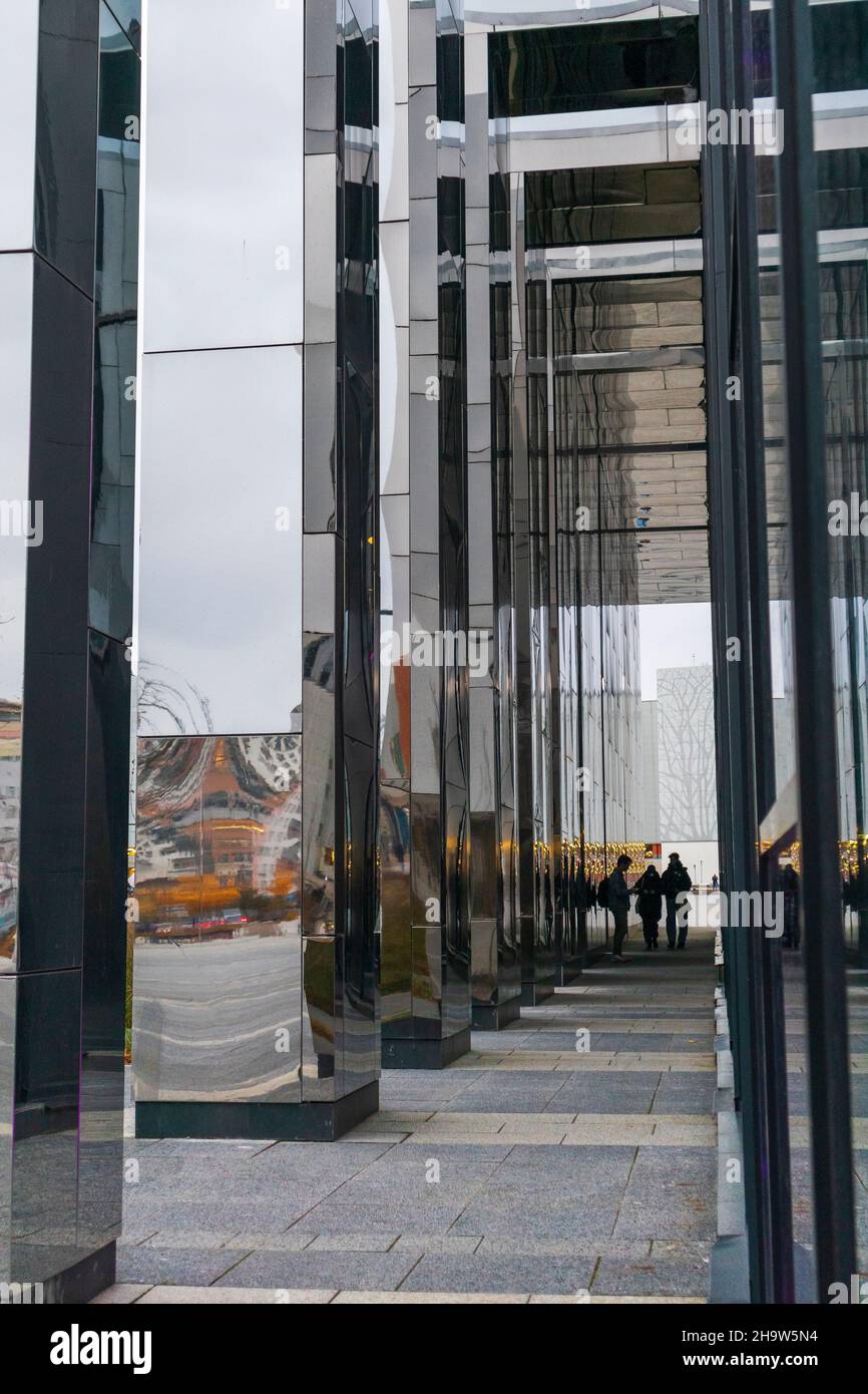 Modern Architecture High-Tech Mirror Columns Landscape geometry lines ...