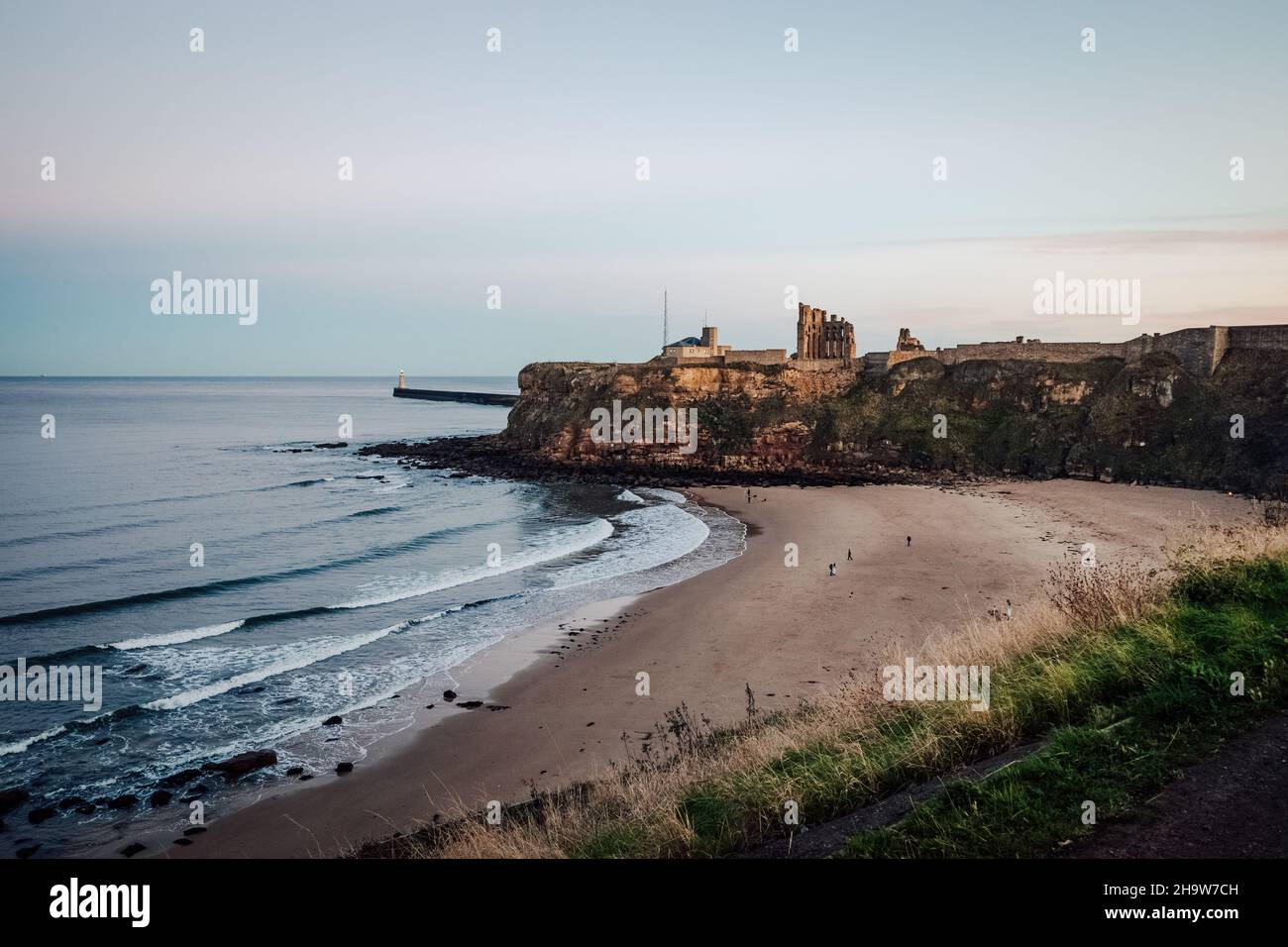 Tynemouth castle ruin hi-res stock photography and images - Alamy