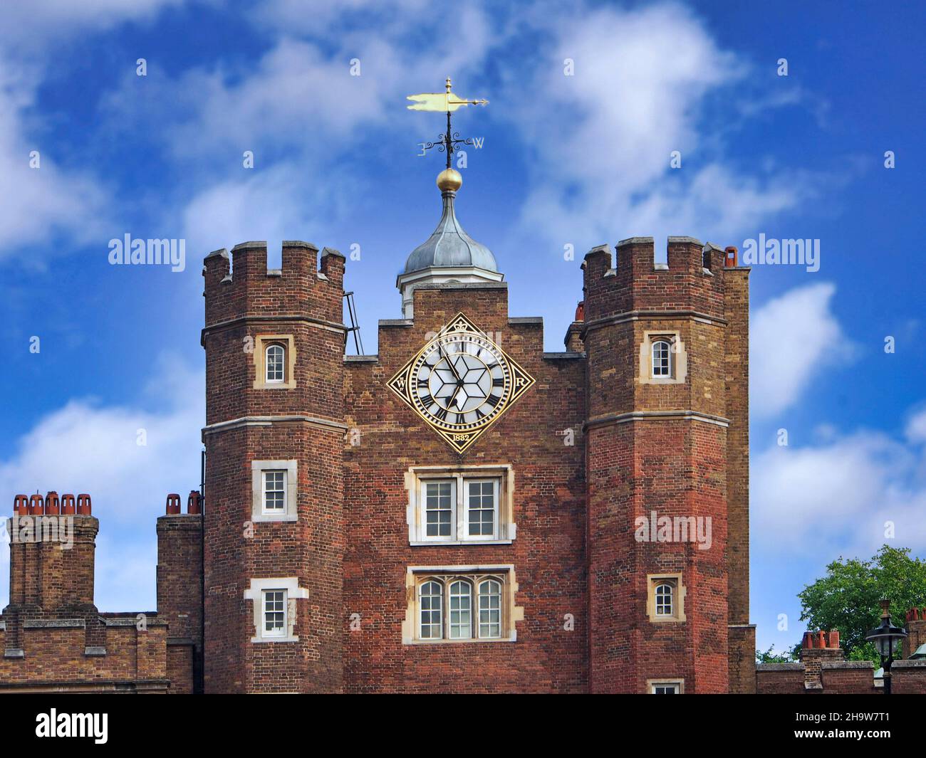 St james palace hi-res stock photography and images - Alamy