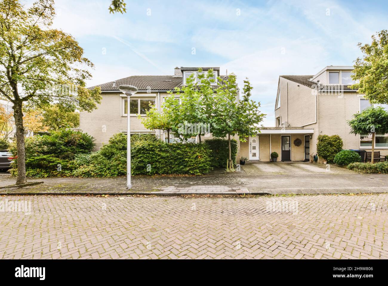 Building and trees hi-res stock photography and images - Alamy