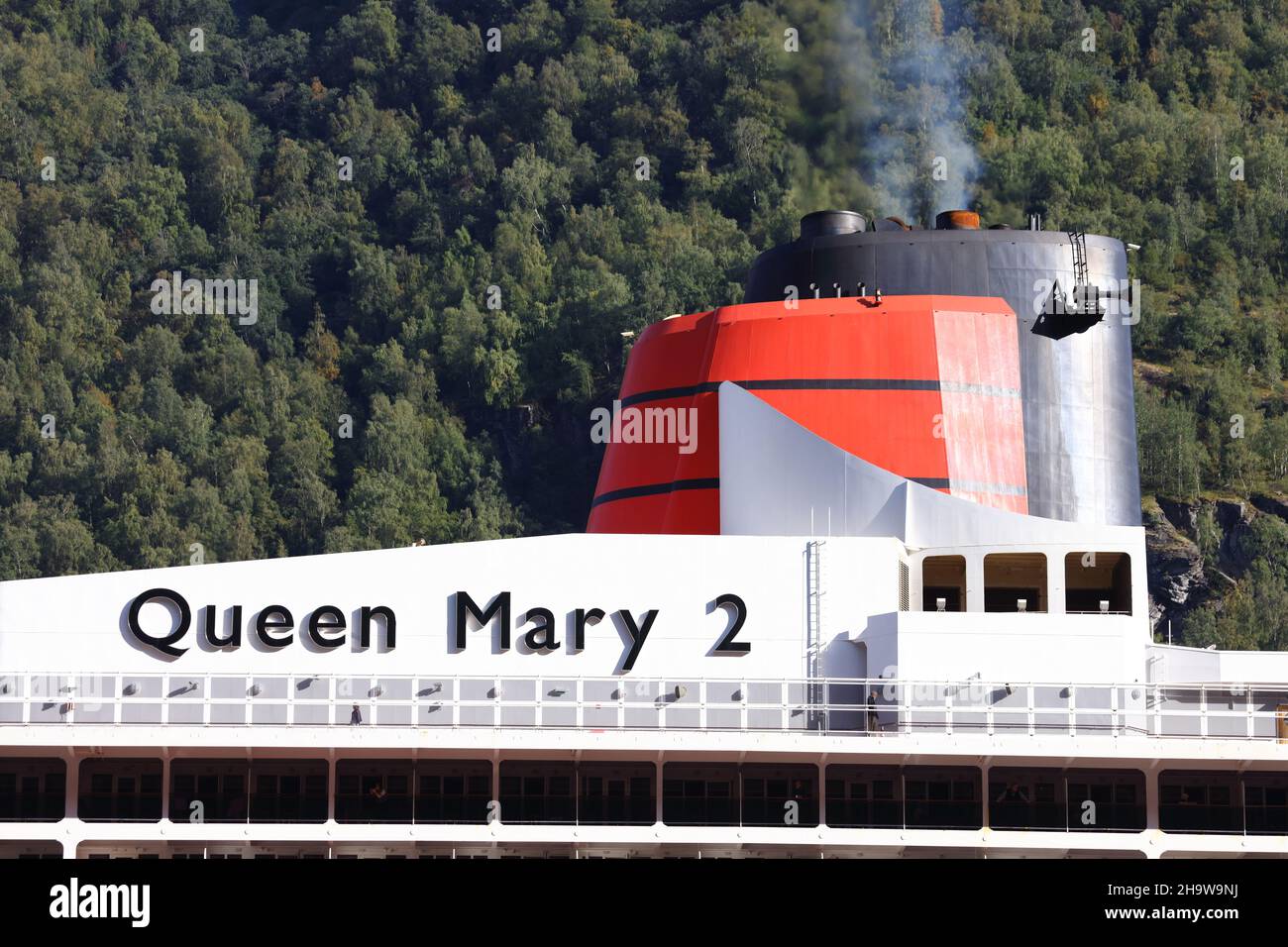 Kreuzfahrtschiff RMS Queen Mary 2 / Cruise ship RMS Queen Mary 2 Stock ...