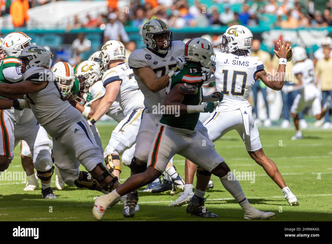 Miami Hurricanes v Georgia Tech Yellow Jackets, 2021 College Football ...