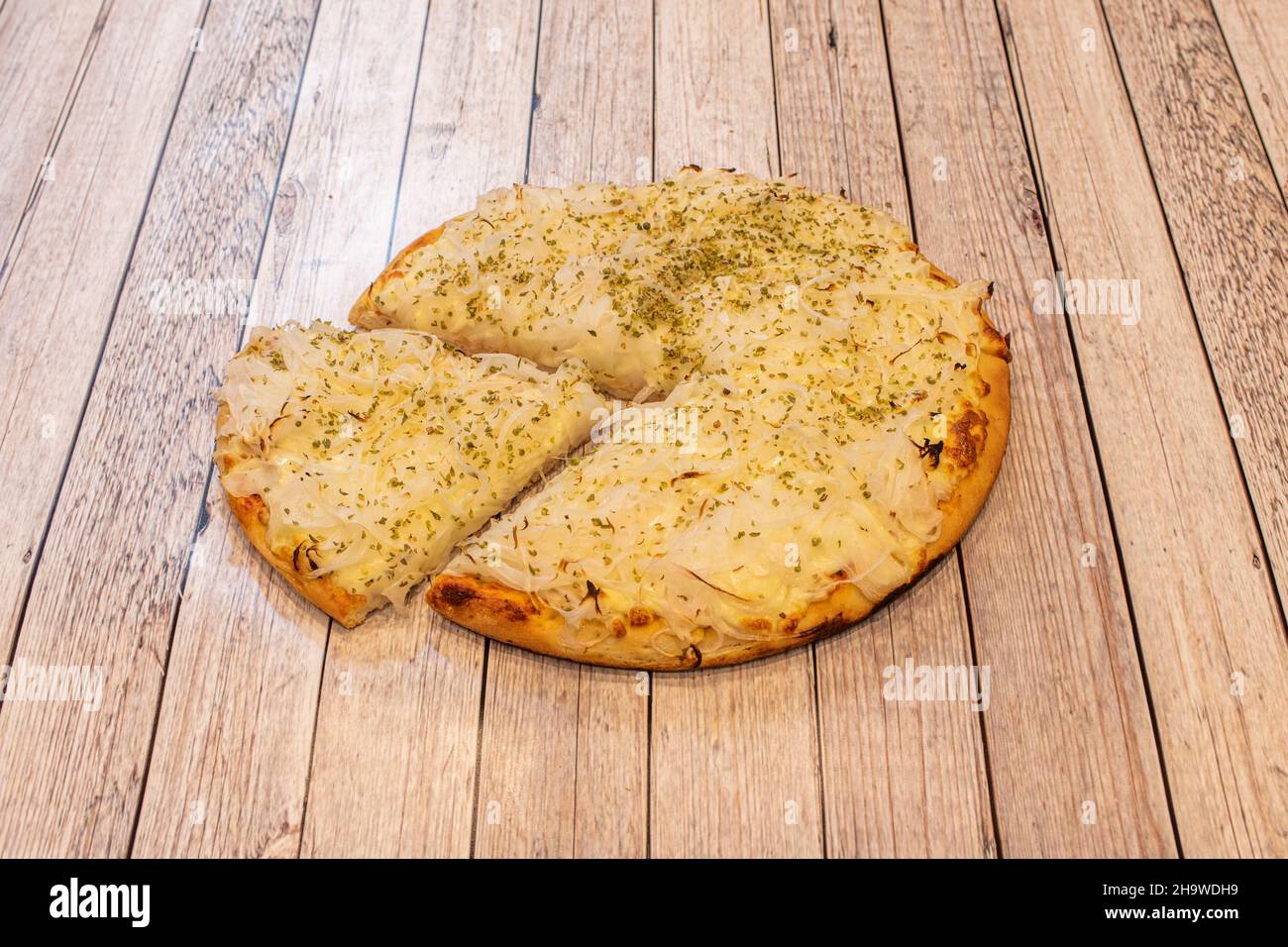 The fugazza con queso, is a variety of Argentine pizza, originated in ...