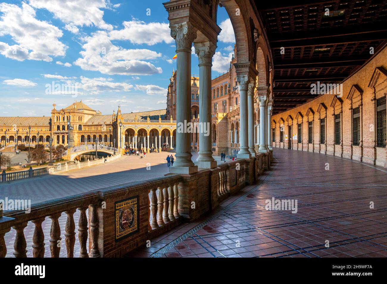 Covered portico architecture hi-res stock photography and images - Alamy