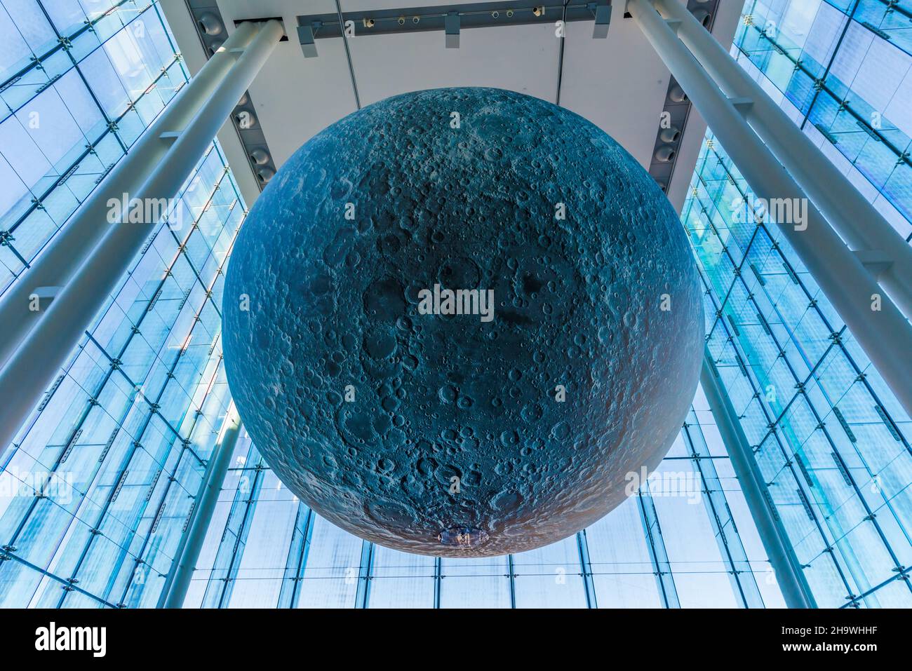 Blue ceiling hi-res stock photography and images - Alamy