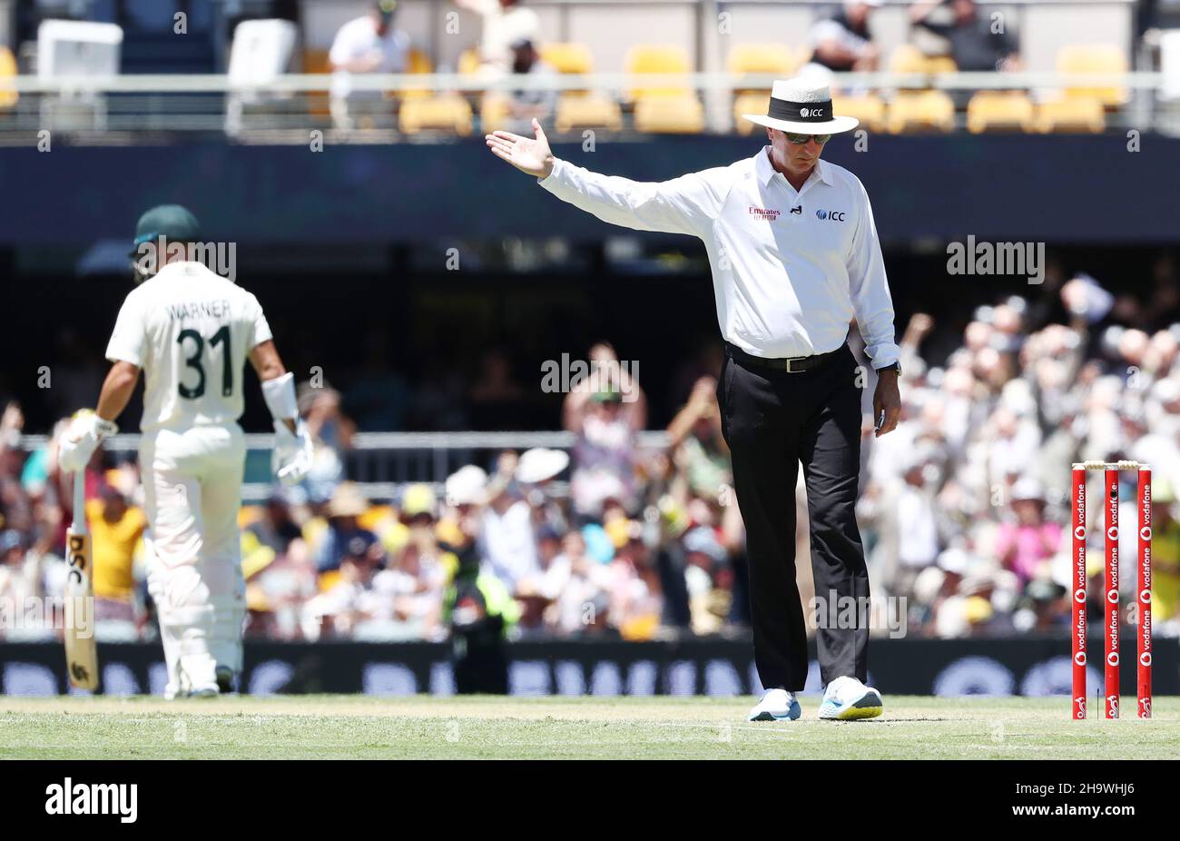 Umpire rod tucker hi-res stock photography and images - Alamy