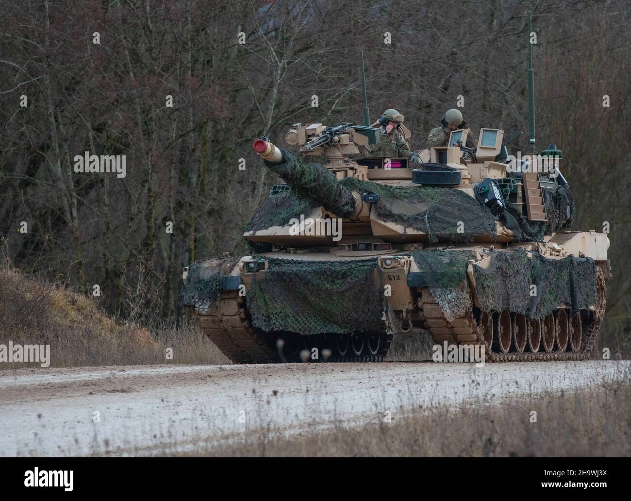 Soldiers with 2nd Battalion, 34th Armored Regiment “Dreadnaughts,” 1st ...