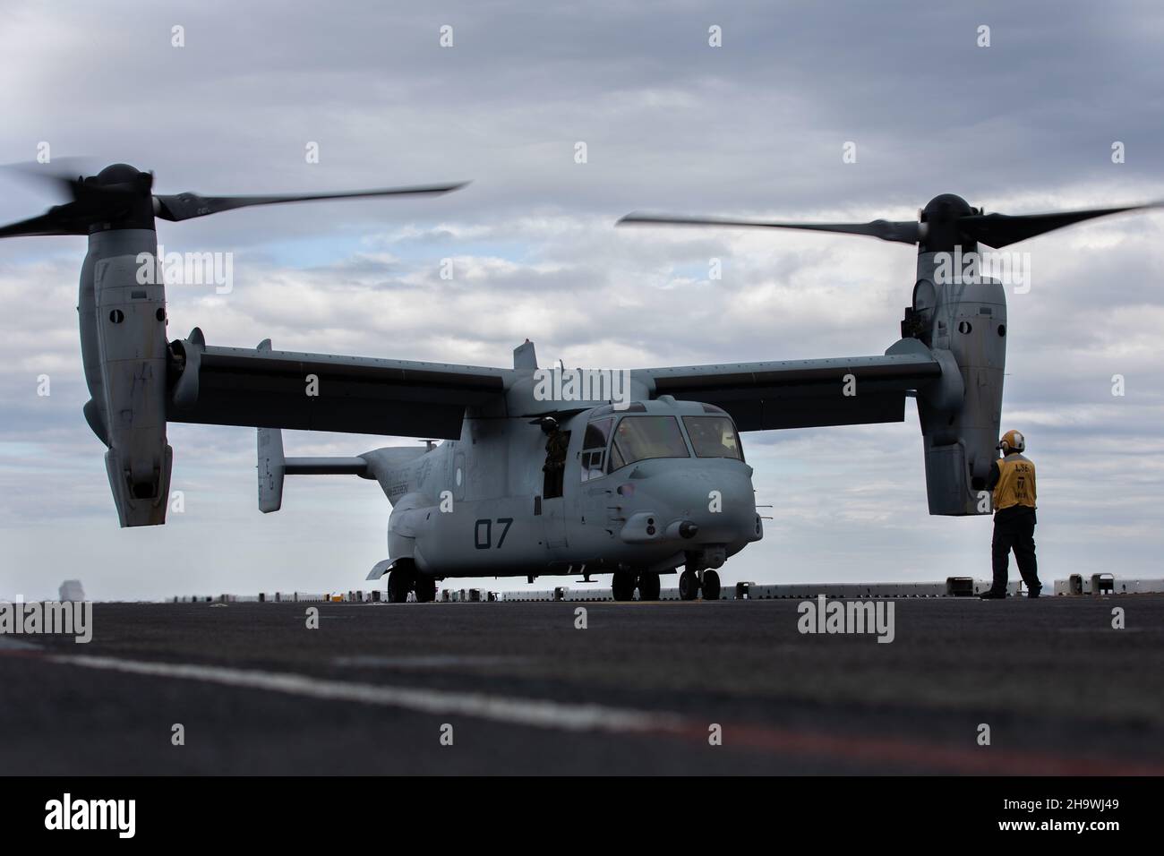 Amphibious squadron six phibron 6 hi-res stock photography and images ...