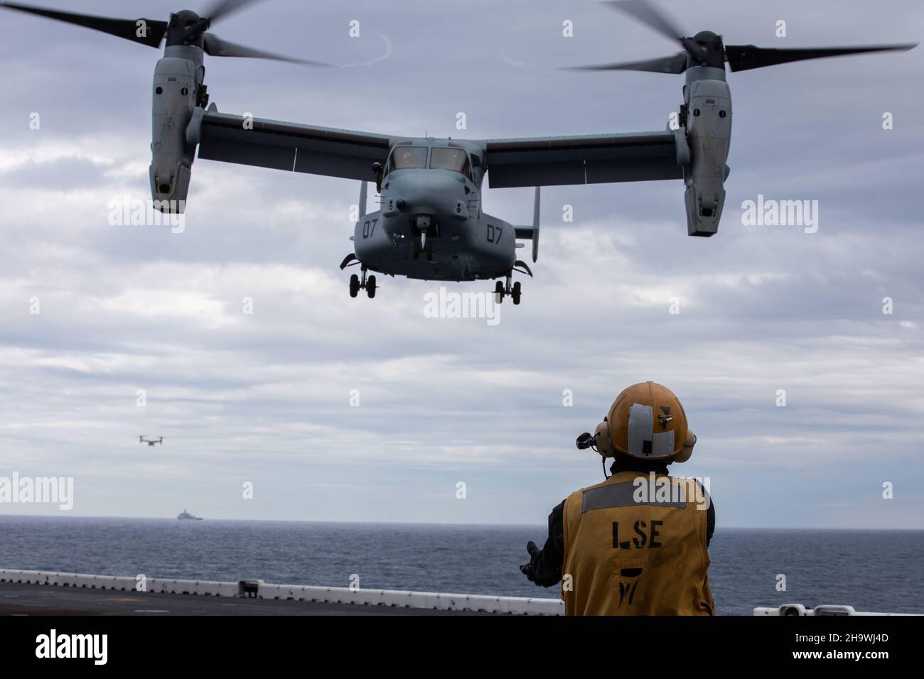 Amphibious squadron six phibron 6 hi-res stock photography and images ...