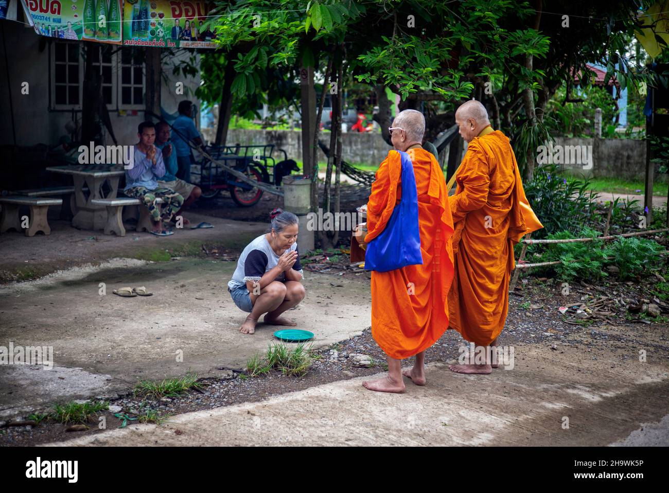 Early morning ritual alms hi-res stock photography and images - Alamy