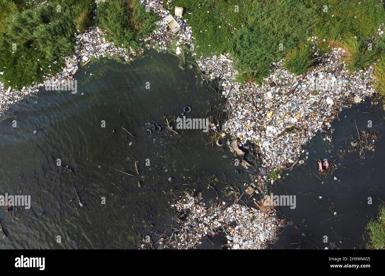 Lake of maracaibo pollution hi-res stock photography and images - Alamy