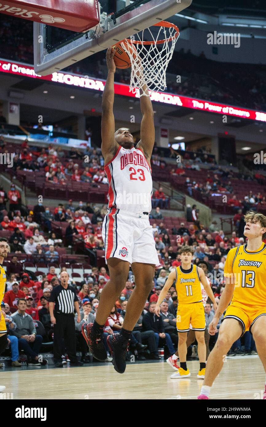 December 8, 2021: Ohio State Buckeyes forward Zed Key (23) goes up for ...
