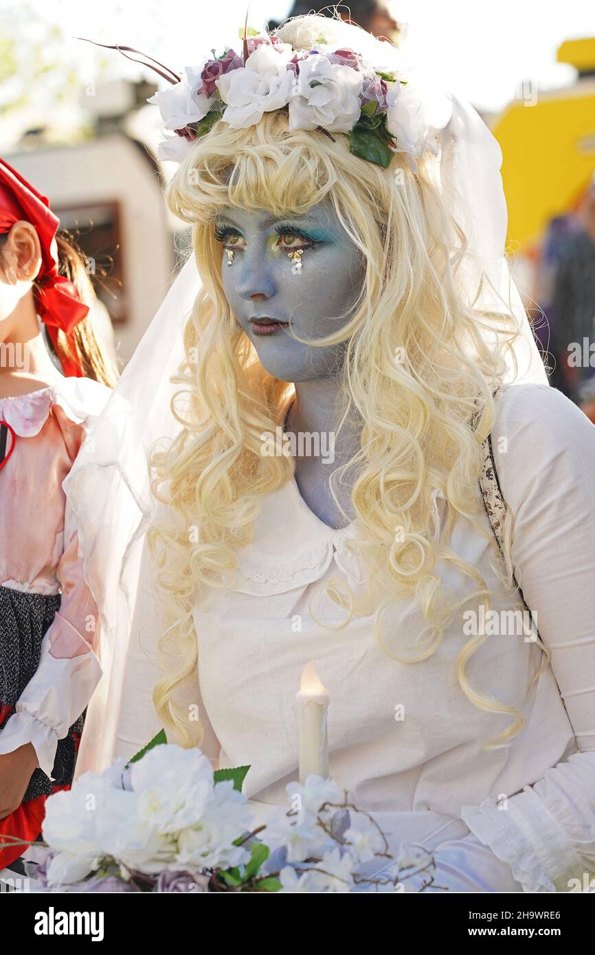 Zombie bride hi-res stock photography and images - Alamy