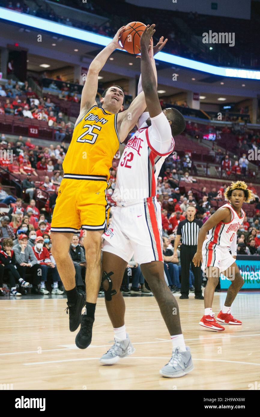 December 8, 2021: Towson Tigers guard Nicolas Timberlake (25) goes for ...