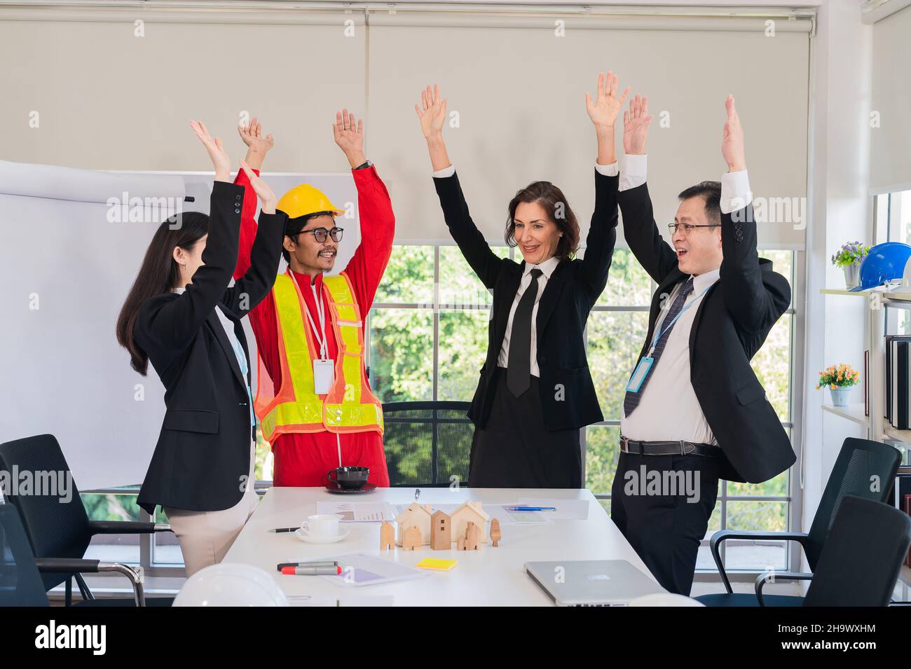 teamwork business team success together show Stock Photo - Alamy