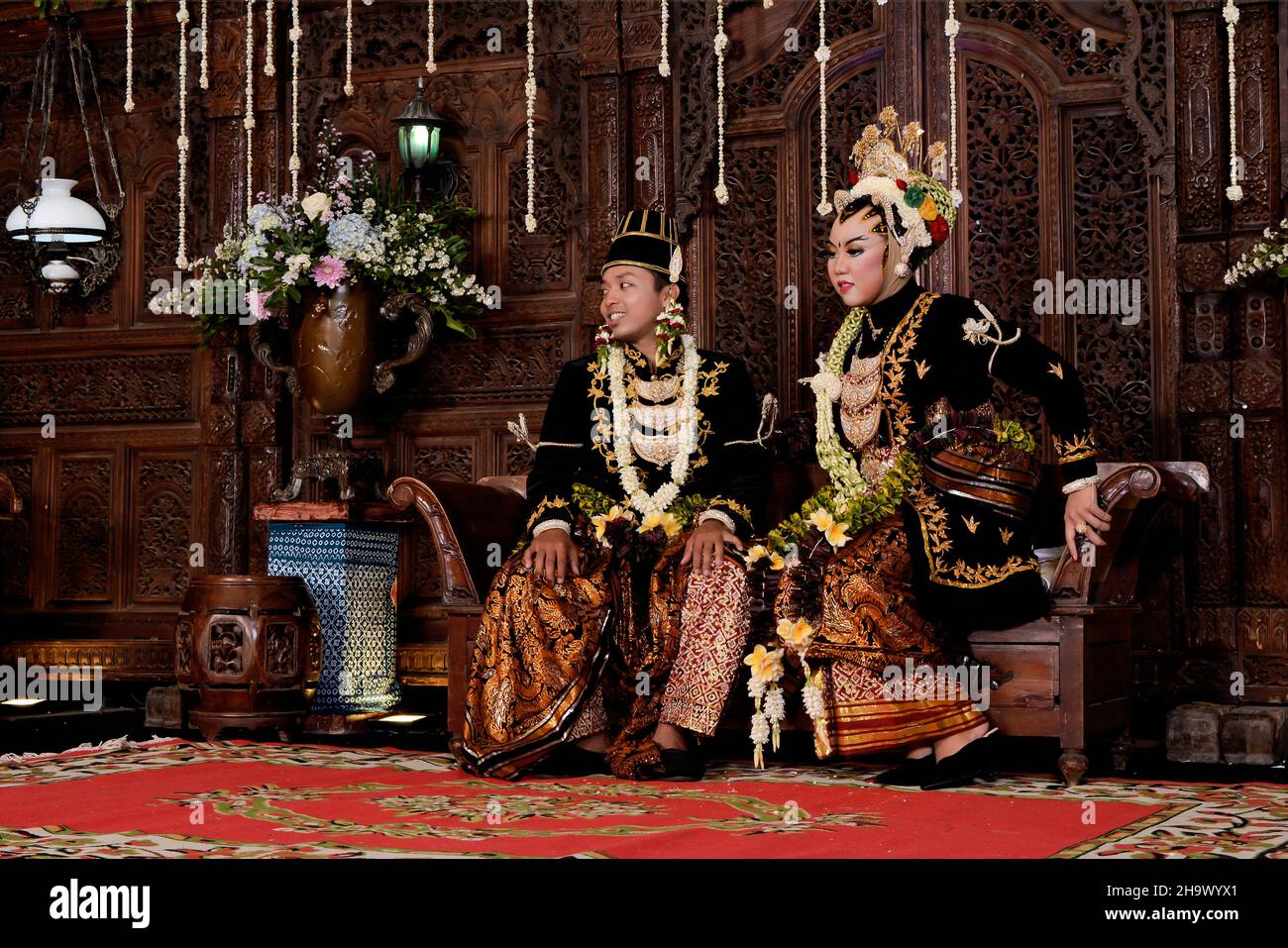 people wedding with java style decoration Stock Photo - Alamy
