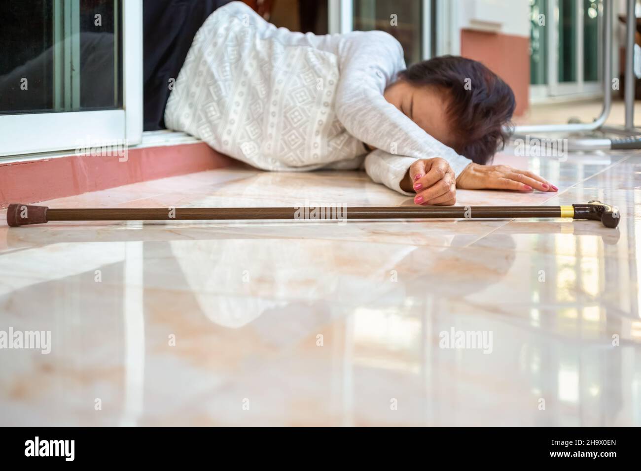 Senior woman falling down at home because stumbled on a door kerb Stock ...