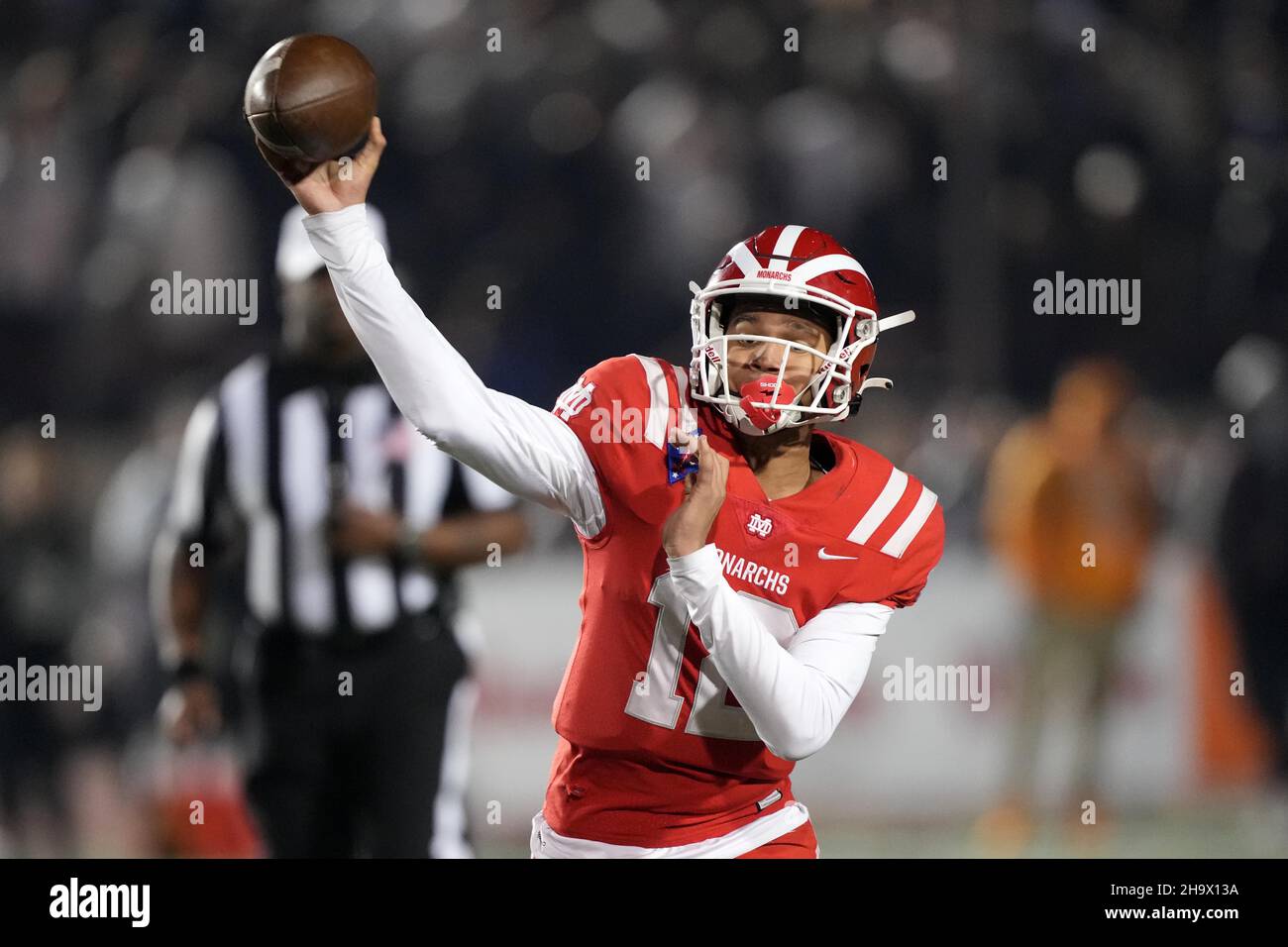 Mater Dei Monarchs quarterback Elijah Brown (12) throws the ball during ...