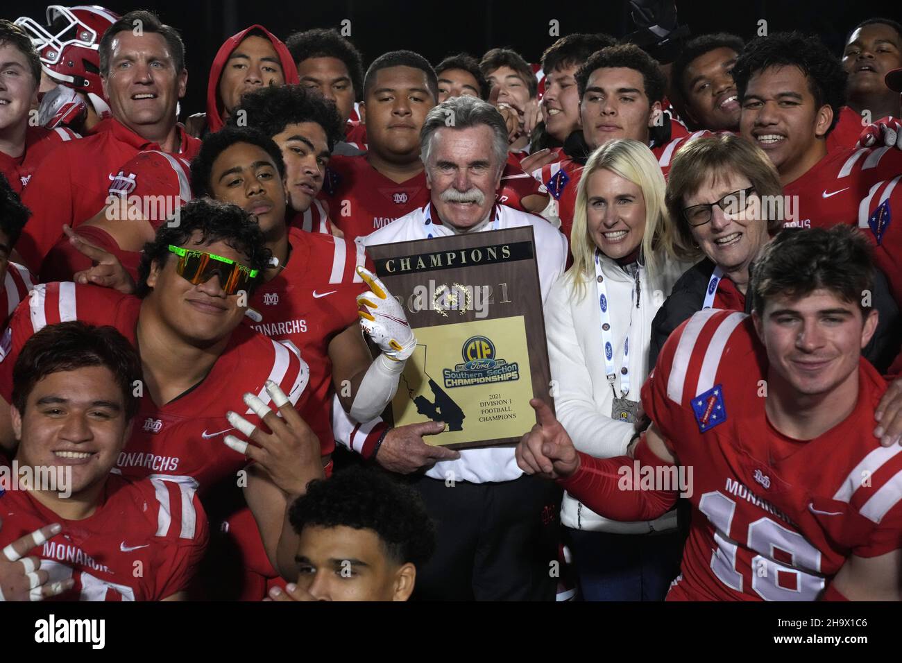 Mater Dei Monarchs coach Bruce Rollinson poses with championship trophy ...