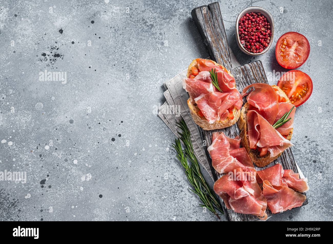 Spanish Tapas - Toast with tomatoes and cured Slices of jamon iberico ...