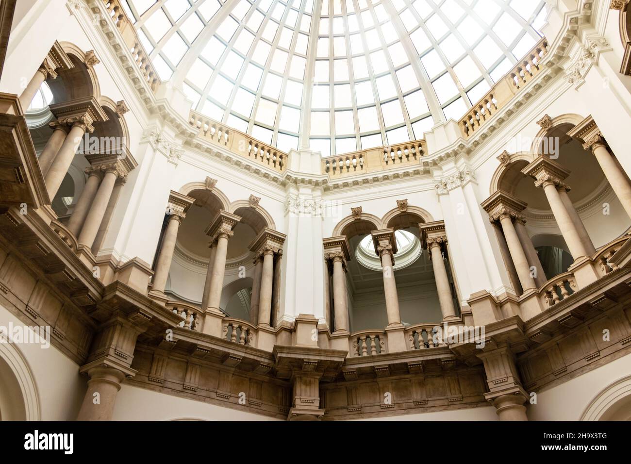 Glass ceiling roof domed hi-res stock photography and images - Alamy