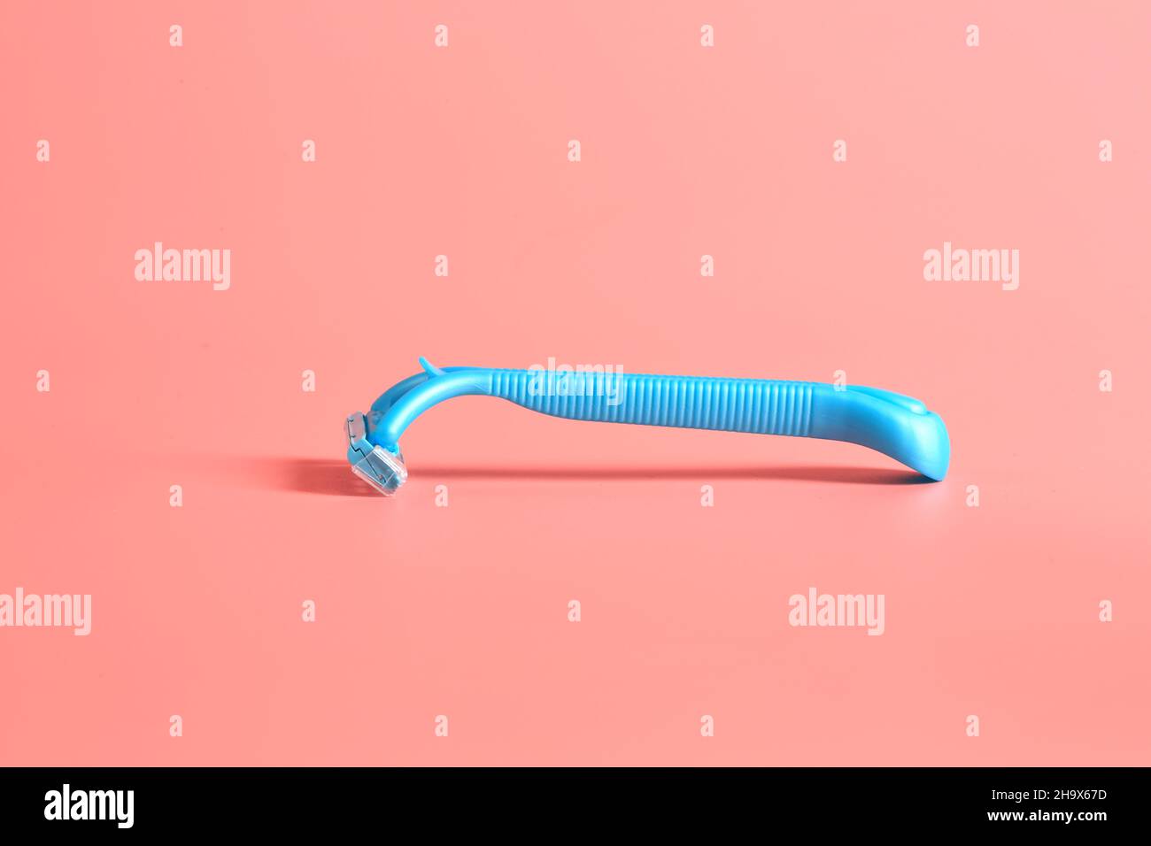Razor pink blue hi-res stock photography and images - Alamy