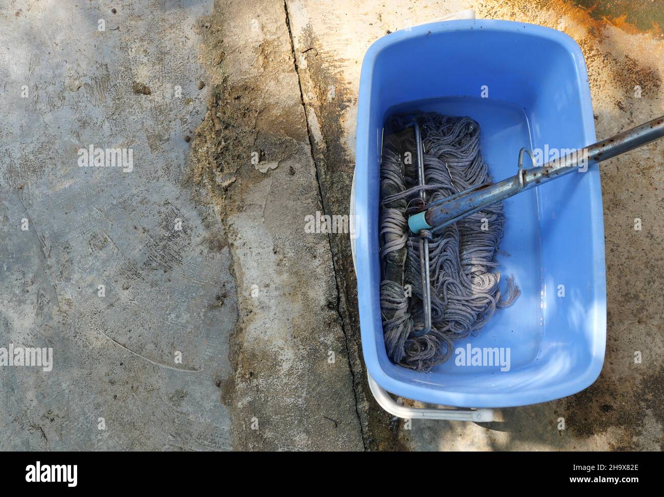 Black mop bucket hi-res stock photography and images - Alamy
