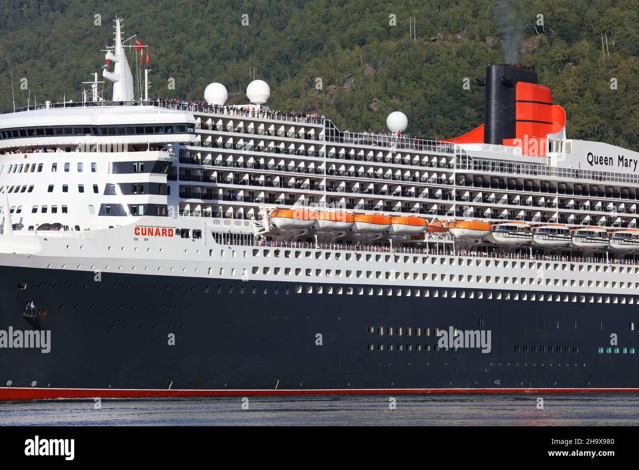 Kreuzfahrtschiff RMS Queen Mary 2 / Cruise ship RMS Queen Mary 2 Stock ...