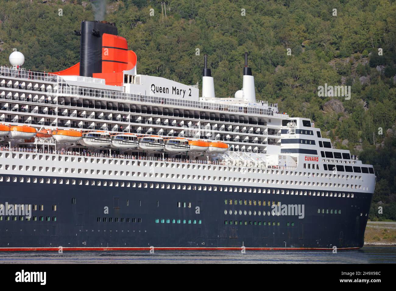 Kreuzfahrtschiff RMS Queen Mary 2 / Cruise ship RMS Queen Mary 2 Stock ...
