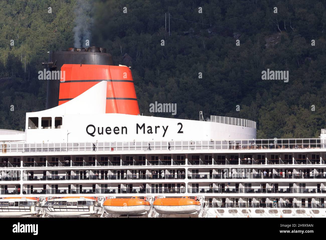 Kreuzfahrtschiff RMS Queen Mary 2 / Cruise ship RMS Queen Mary 2 Stock ...