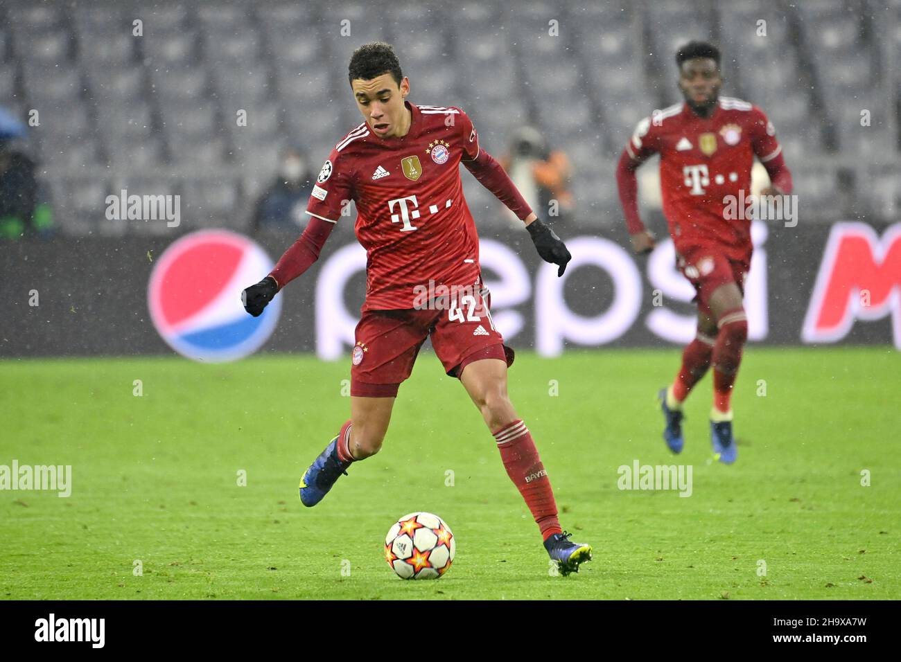 Jamal musiala body hi-res stock photography and images - Alamy