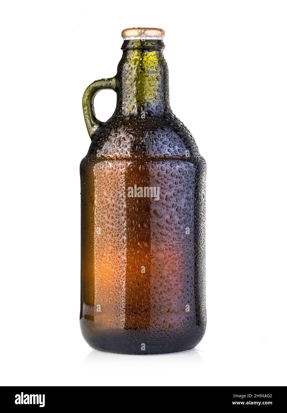 Full bottle beer drops hi-res stock photography and images - Alamy