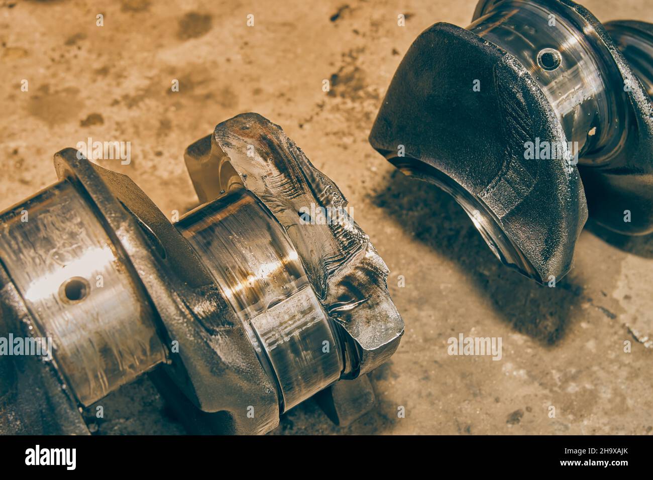 Broken crankshaft hi-res stock photography and images - Alamy