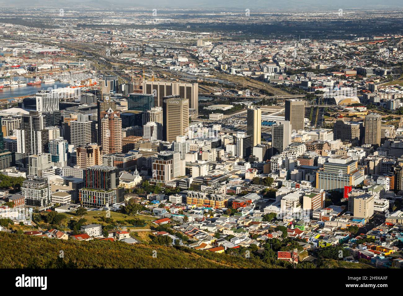 Cape Town, Saudi Arabien. 07th Dec, 2021. Cape Town: South Africa on ...