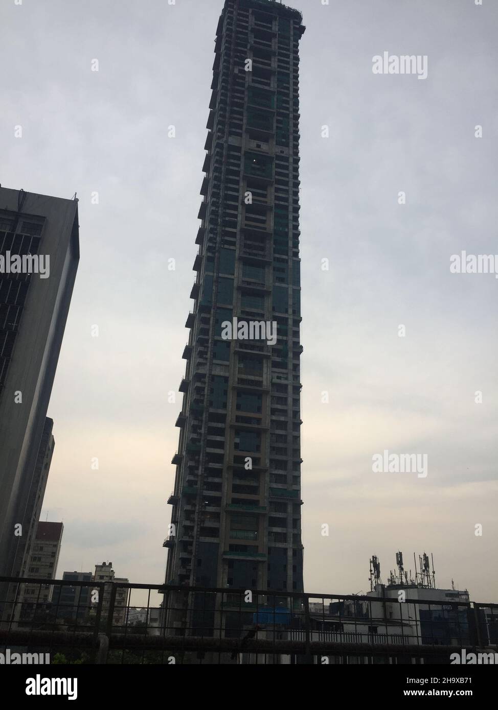 Tallest building in Kolkata under construction Stock Photo - Alamy