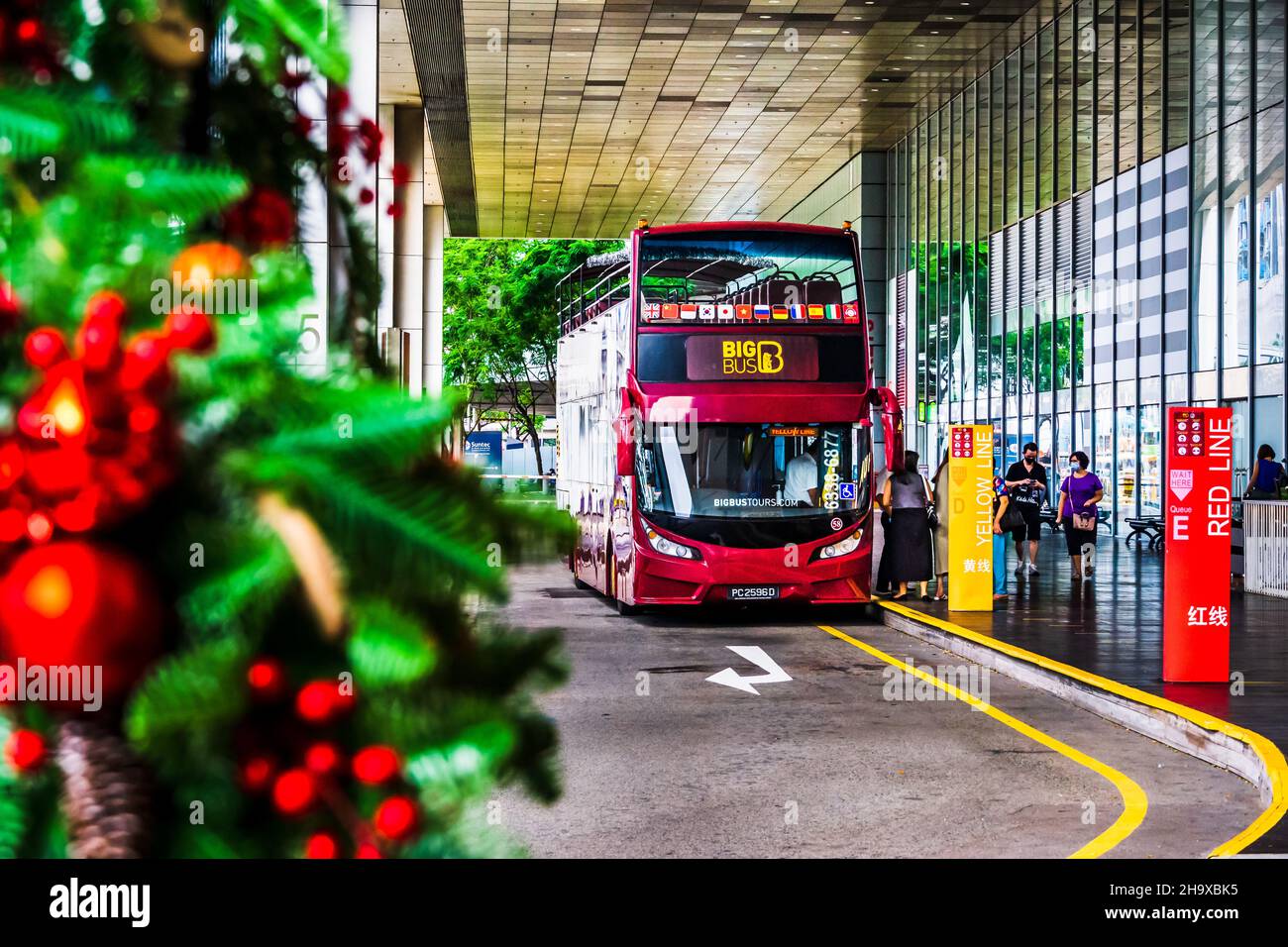 Big Bus Pick up point at Suntec City for City Tour (Yellow Route) and ...