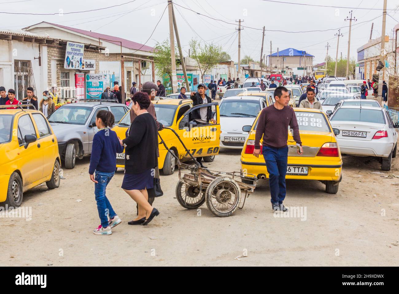 KUNGRAD, UZBEKISTAN - APRIL 22, 2018: Shared cars station in Kungrad ...